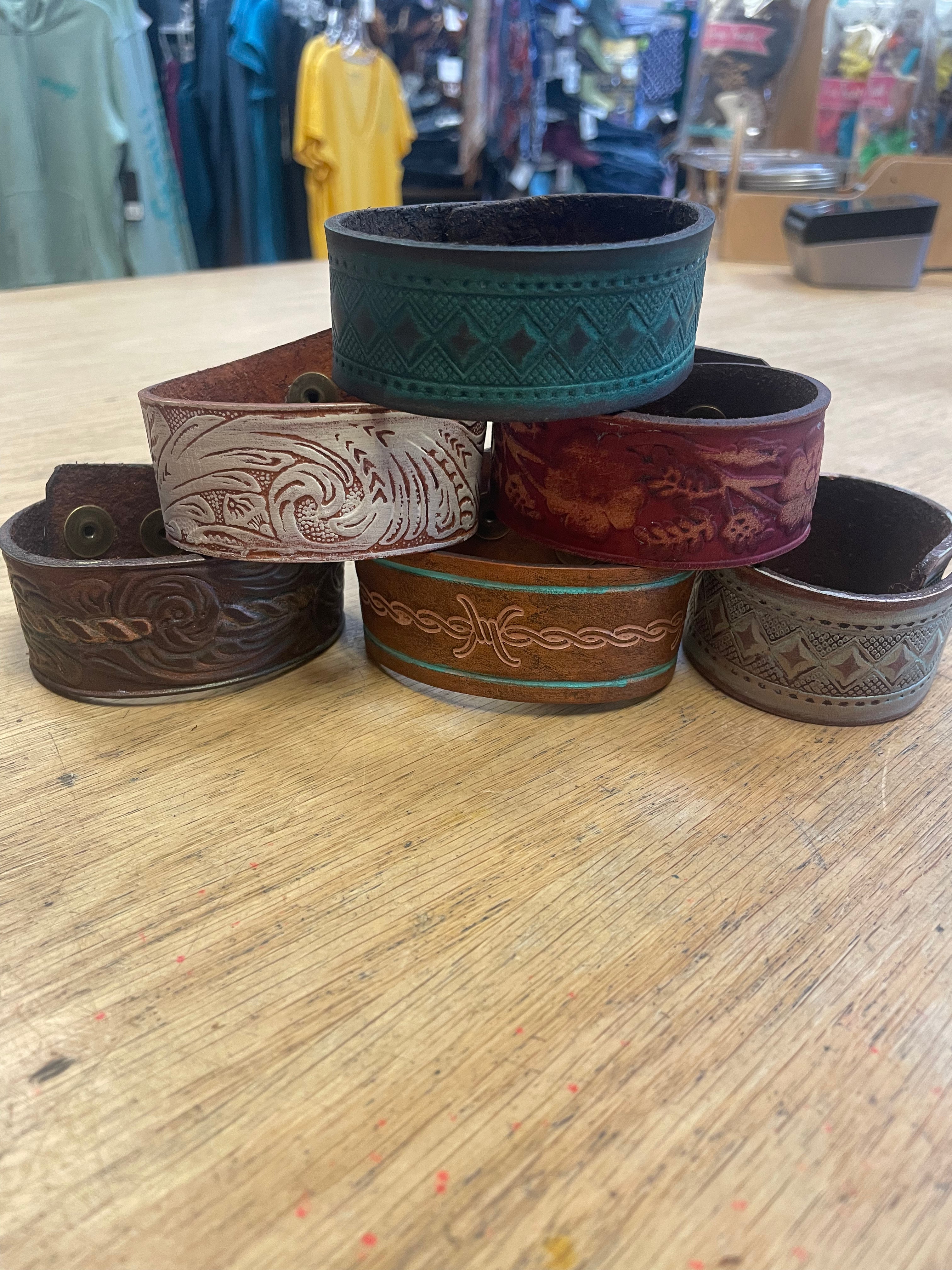 Tool western cuffs – Log Cabin Tack